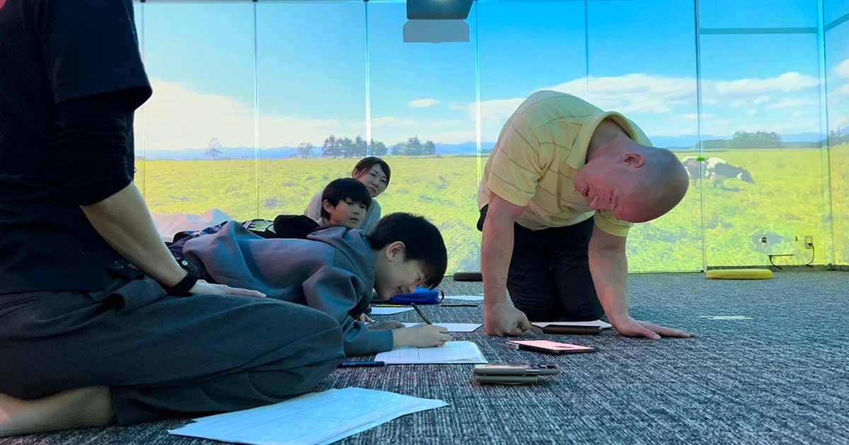 読売新聞・十勝毎日新聞にECCと共同開発した「イマーシブ英語学習プログラム」が取り上げられました